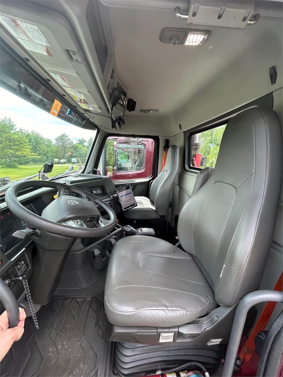 2019 VOLVO VNL64T300 - Ballard