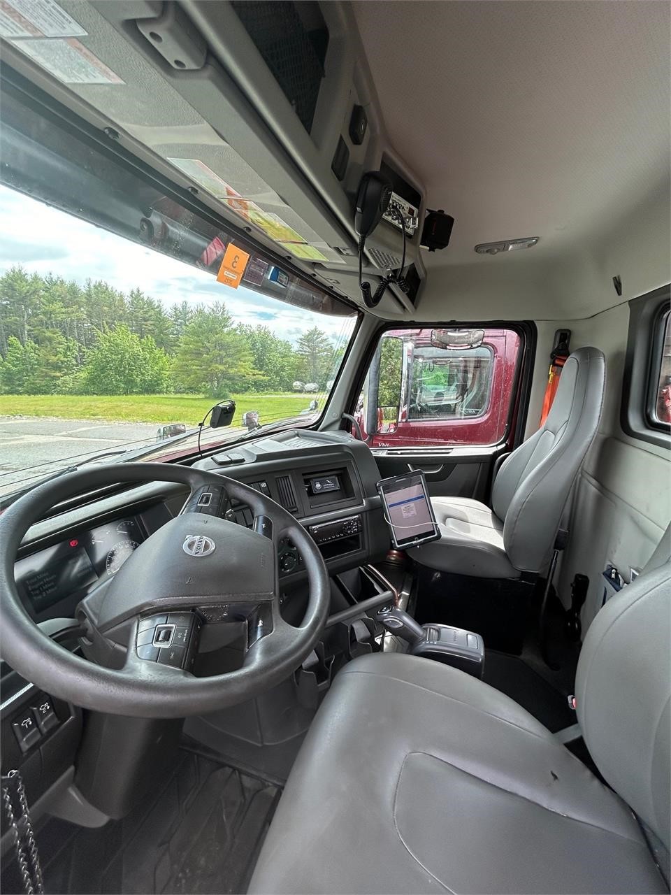 2019 VOLVO VNL64T300 - Ballard
